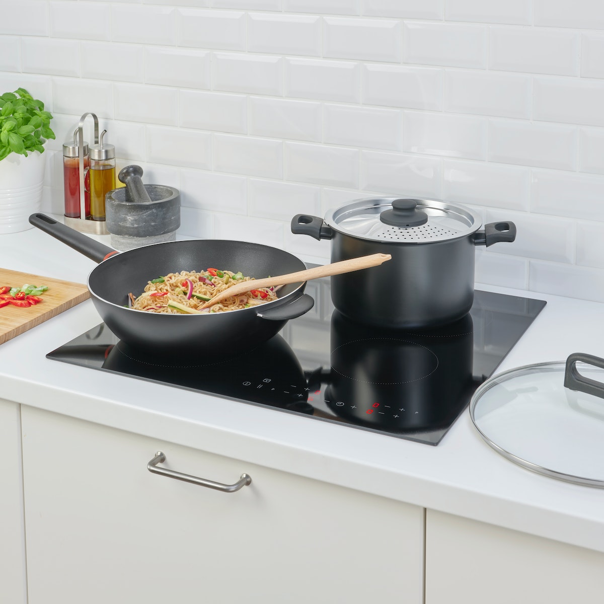 Pots | Sauté pans | Oven dishes | Kitchen storage—recommended cookware ...